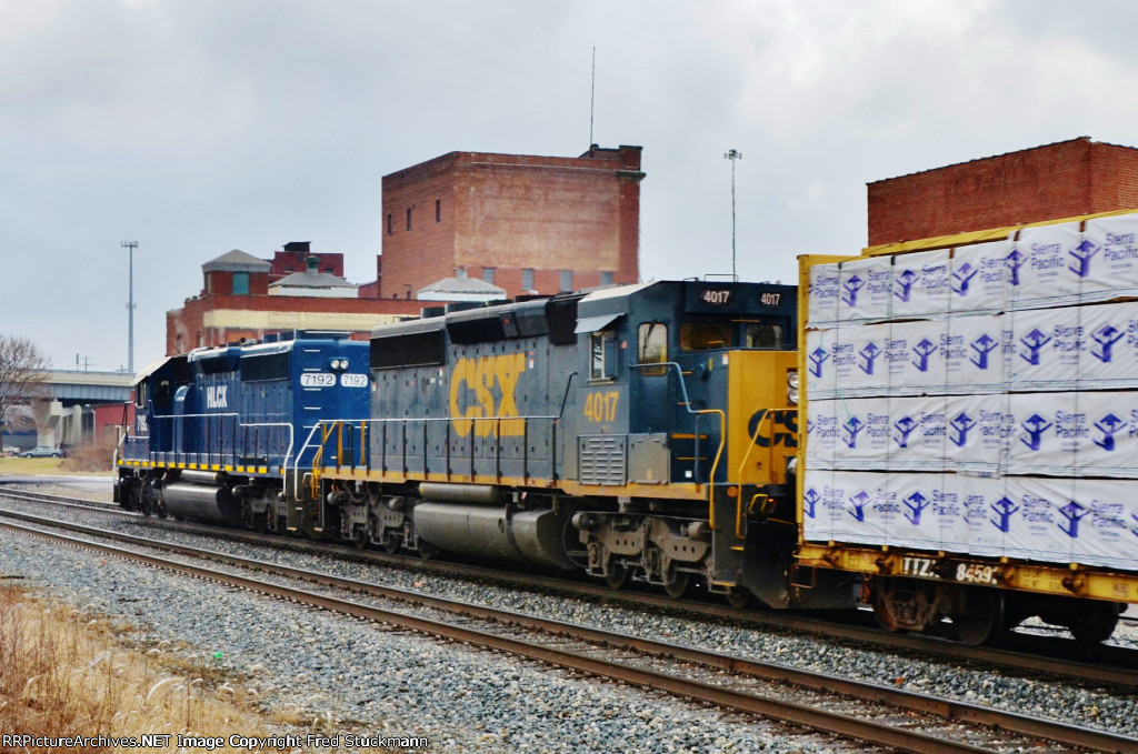 CSX 4017 backs up the lease unit.